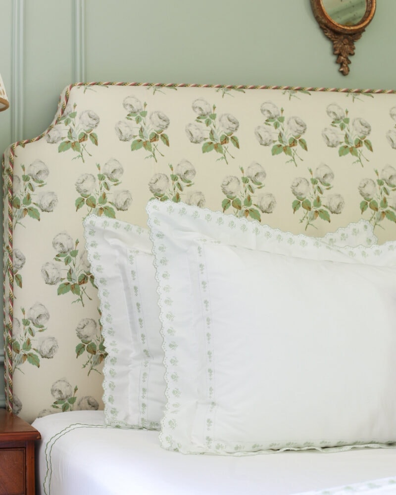 HOW TO CHOOSE FABRIC FOR UPHOLSTERING FURNITURE