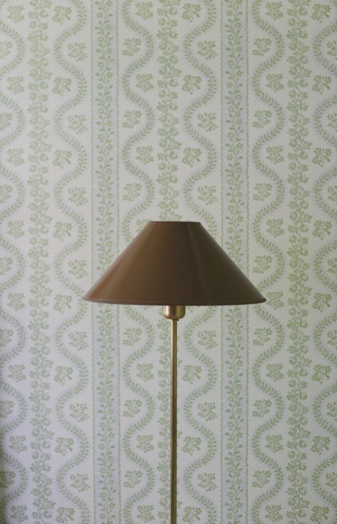 EASY DIY GLOSSY LACQUER LAMP SHADE MAKEOVER