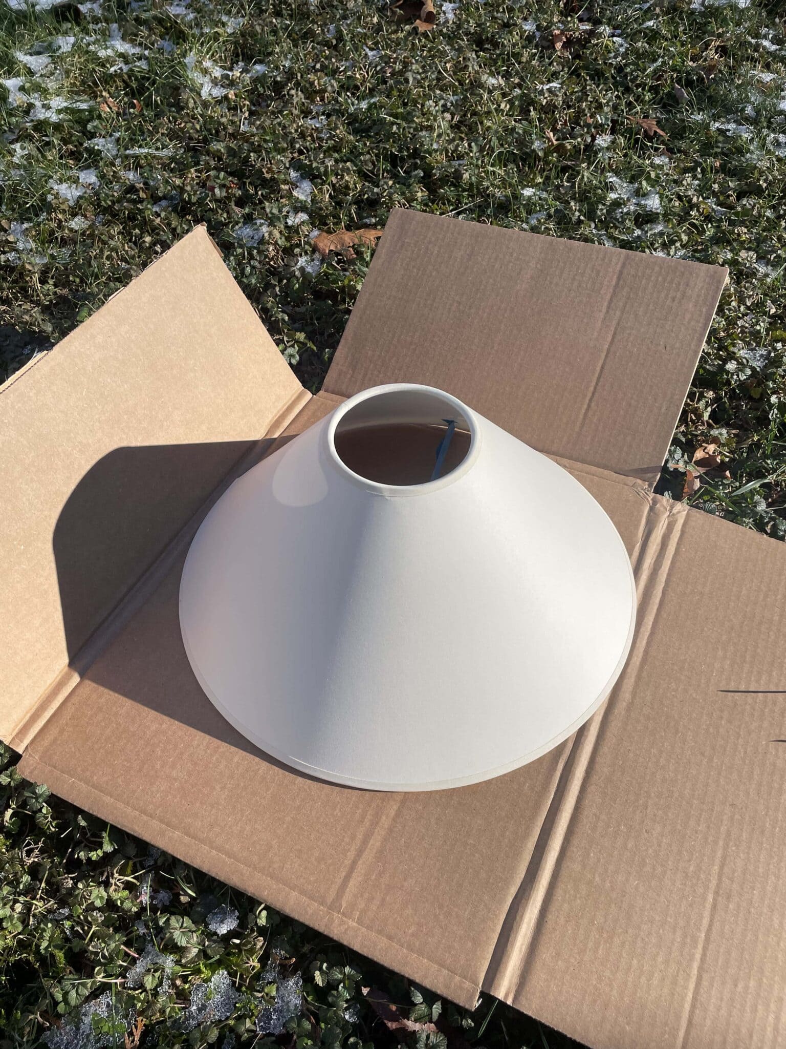 EASY DIY GLOSSY LACQUER LAMP SHADE MAKEOVER